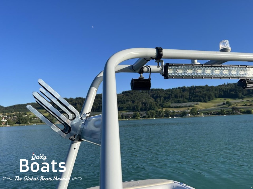 2000 Moomba Outback for sale. View price, photos and Buy 2000 Moomba ...