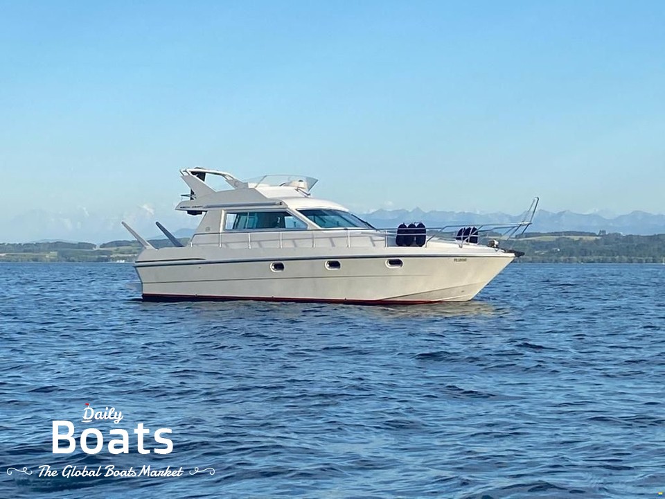 1985 Mochi Craft Flybridge 38 Dominator à vendre. Voir le prix, les ...