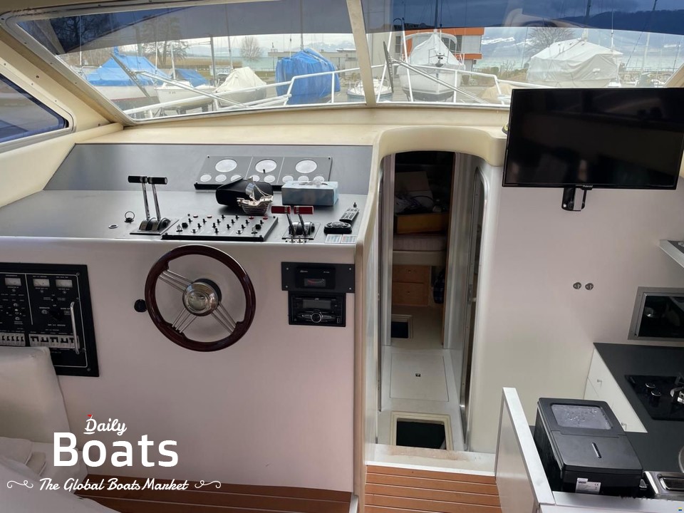 1985 Mochi Craft Flybridge 38 Dominator for sale. View price, photos ...