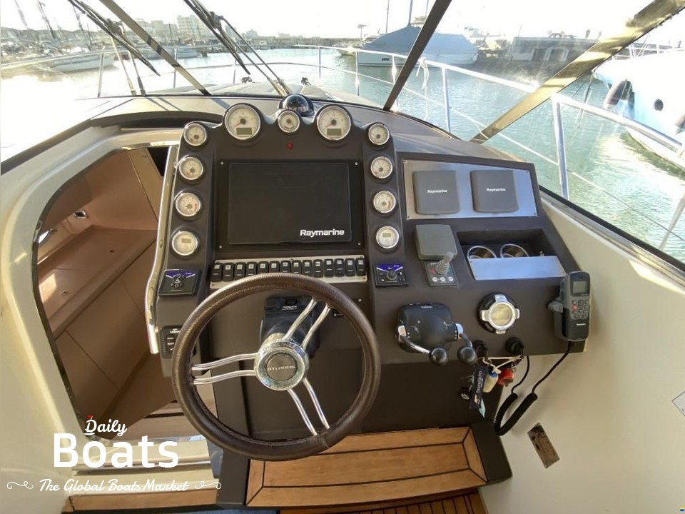 2010 Azimut Atlantis 40 Ht for sale. View price, photos and Buy 2010 ...