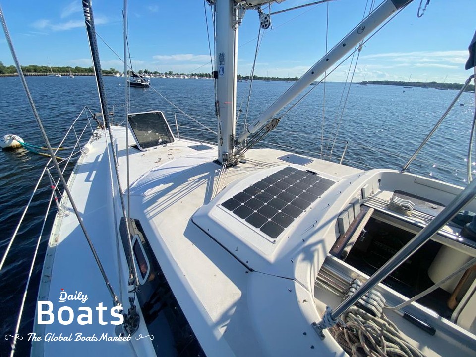 1990 Hunter Passage 42 for sale. View price, photos and Buy 1990 Hunter ...