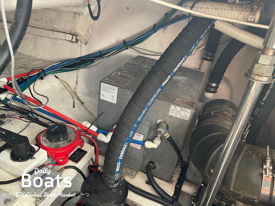 2004 Cruisers Yachts 400 Express for sale. View price, photos and Buy ...