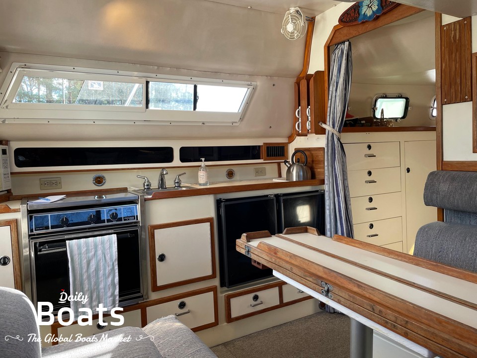 1995 Albin 32 + 2 Command Bridge for sale. View price, photos and Buy ...