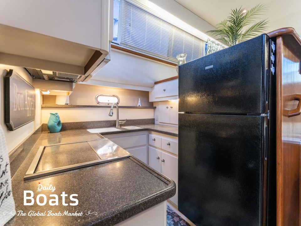 1997 Carver 445 Aft Cabin Motor Yacht for sale. View price, photos and ...