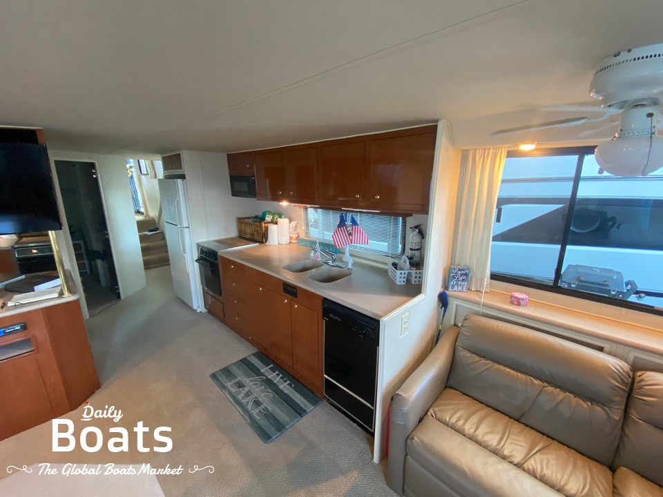 2002 Harbor Master 52 Pilot House Wide Body River Yacht for sale. View ...