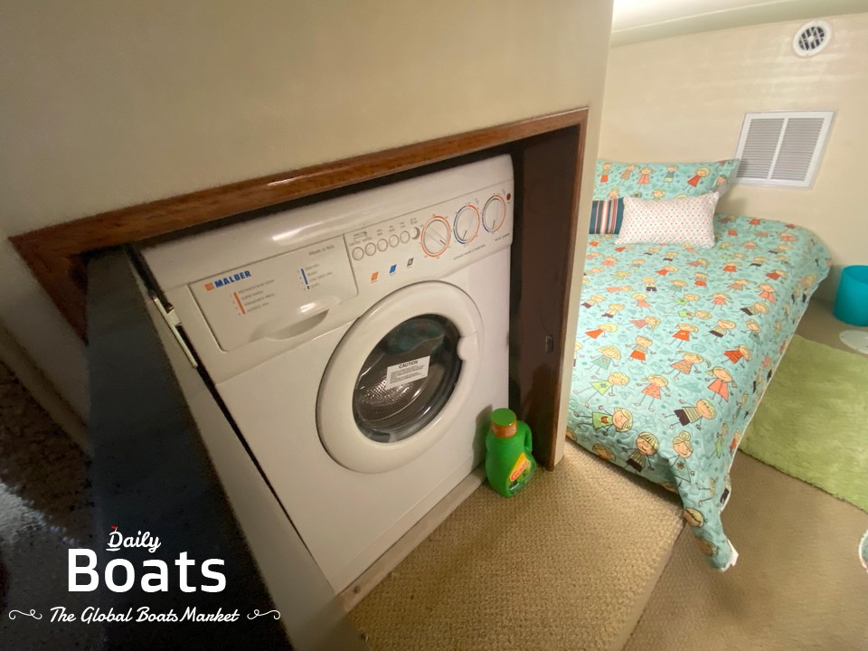 Harbor Master 52 Pilot House Wide Body River Yacht for sale. View price ...