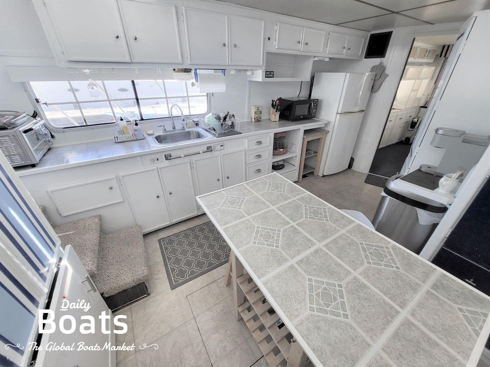 1987 Harbor Master 52 Walk-Around for sale. View price, photos and Buy ...