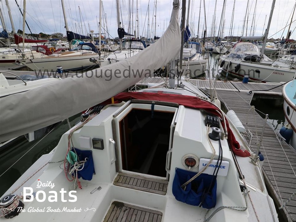 1990 Hunter Horizon 27 for sale. View price, photos and Buy 1990 Hunter ...