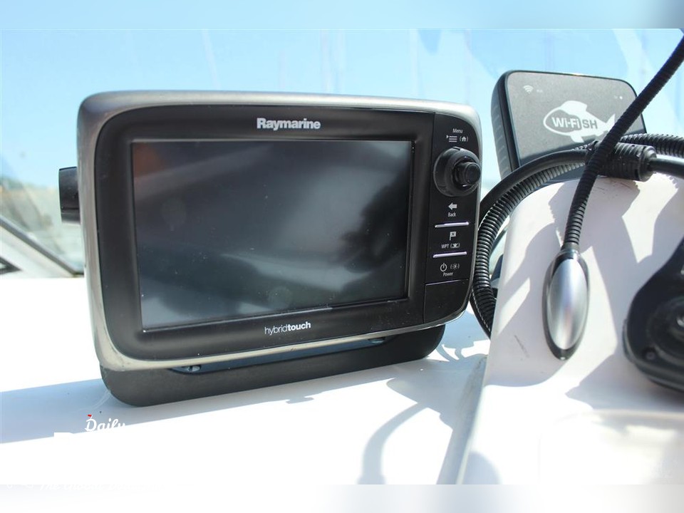 1990 Cruisers Yachts Vee Express 267 for sale. View price, photos and ...