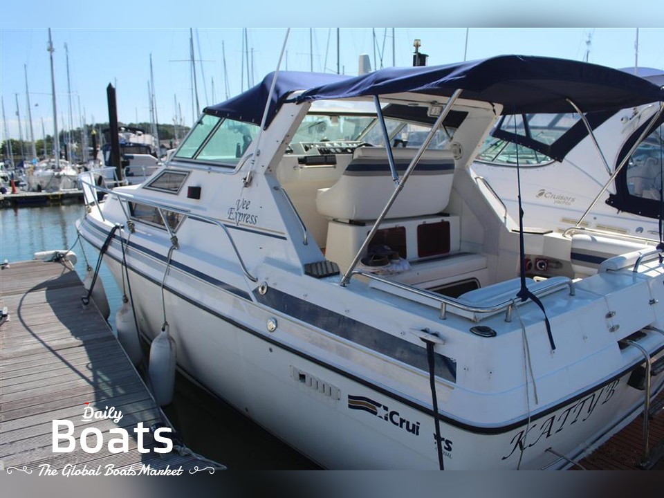 1990 Cruisers Yachts Vee Express 267 for sale. View price, photos and ...