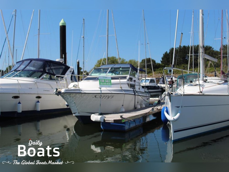 1990 Cruisers Yachts Vee Express 267 for sale. View price, photos and ...