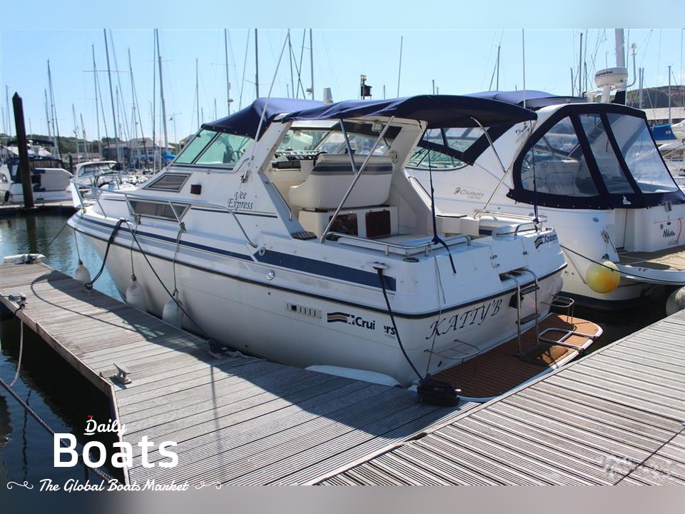 1990 Cruisers Yachts Vee Express 267 for sale. View price, photos and ...