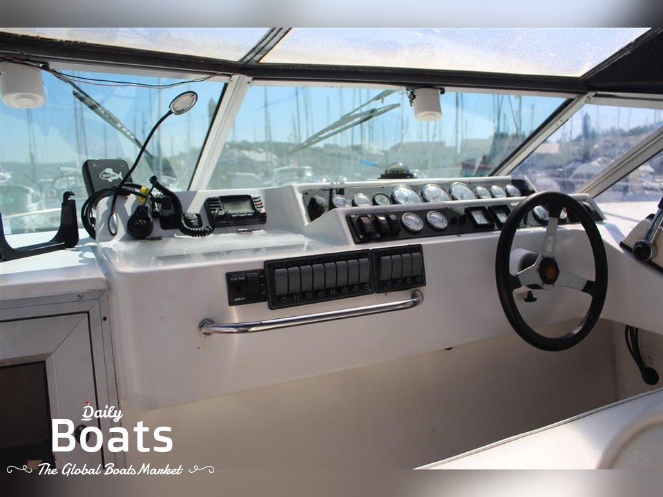 1990 Cruisers Yachts Vee Express 267 for sale. View price, photos and ...