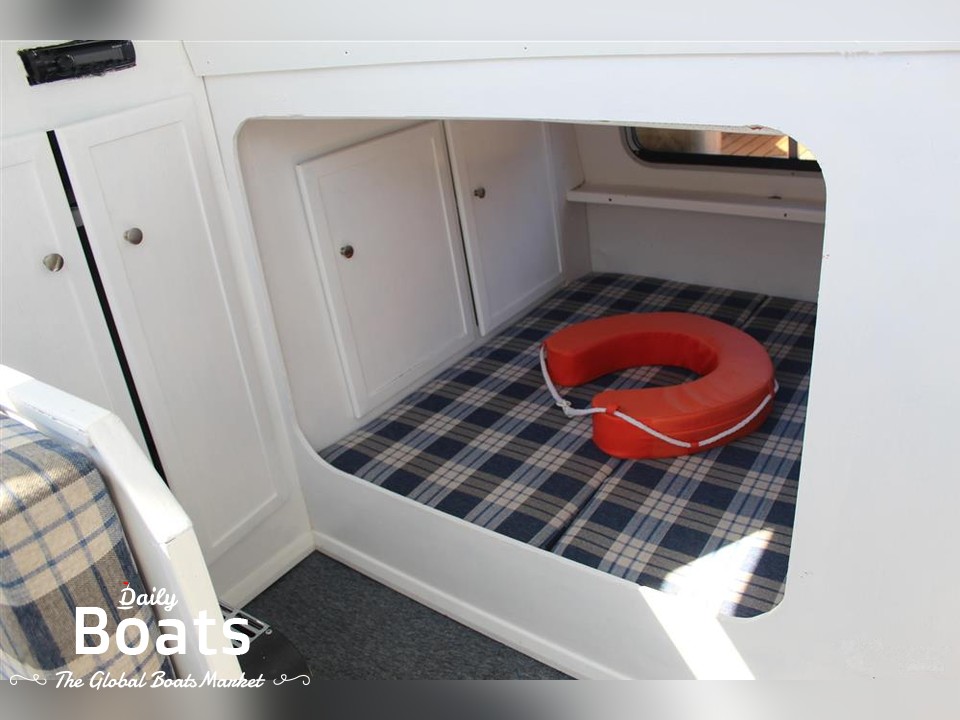 1990 Cruisers Yachts Vee Express 267 for sale. View price, photos and ...