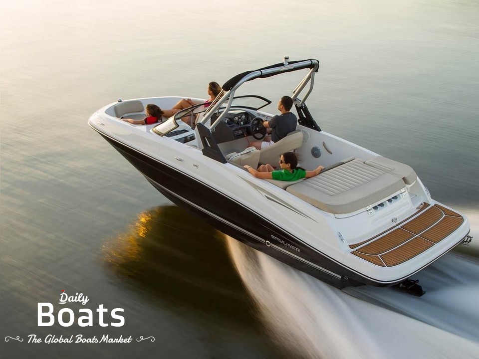 2021 Bayliner Vr5 Mit Bootshaus for sale. View price, photos and Buy ...