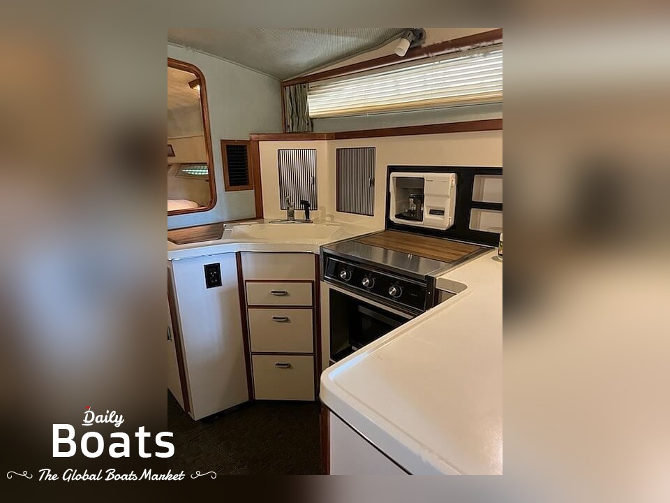 1989 Sea Ray 340 Express Cruiser for sale. View price, photos and Buy ...