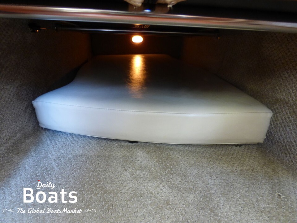 2004 Larson Cabrio 274 for sale. View price, photos and Buy 2004 Larson ...