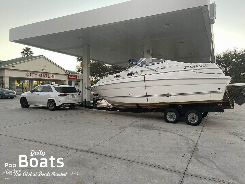 2004 Larson Cabrio 240 for sale. View price, photos and Buy 2004 Larson ...