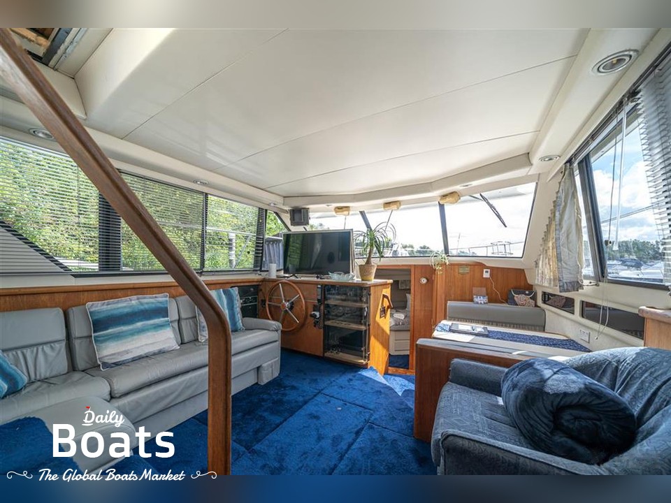 1994 Carver Yachts 390 European for sale. View price, photos and Buy ...