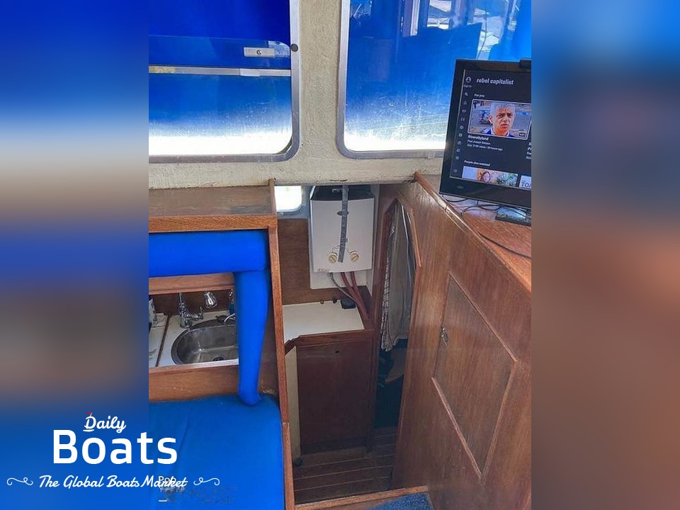 1987 Fisher Catfisher 28 for sale. View price, photos and Buy 1987 ...