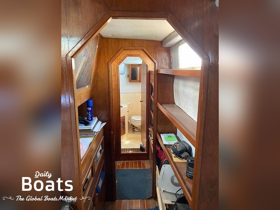 1987 Fisher Catfisher 28 for sale. View price, photos and Buy 1987 ...