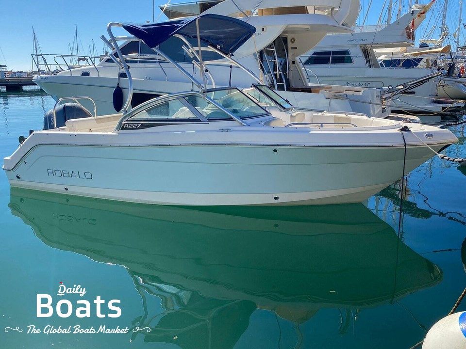 2014 Robalo Boats R227 for sale. View price, photos and Buy 2014 Robalo ...