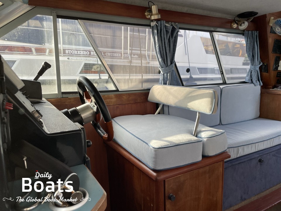 1989 Bayliner 2858 Fly for sale. View price, photos and Buy 1989 ...