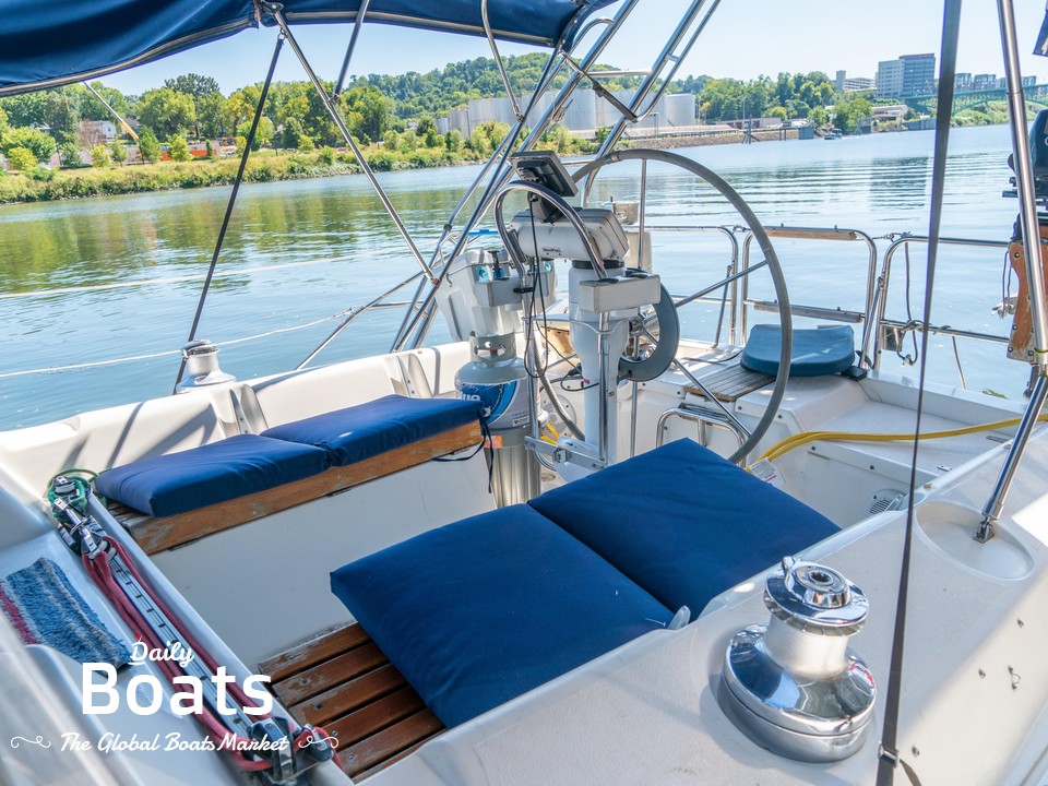 1987 Hunter Legend 40 Sailboat for sale. View price, photos and Buy ...