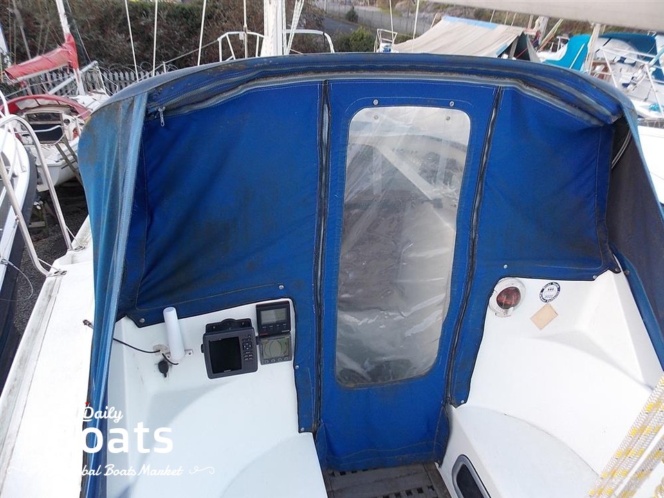 1992 Hunter Channel 32 for sale. View price, photos and Buy 1992 Hunter ...