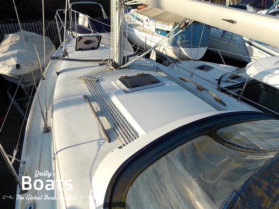 1992 Hunter Channel 32 for sale. View price, photos and Buy 1992 Hunter ...