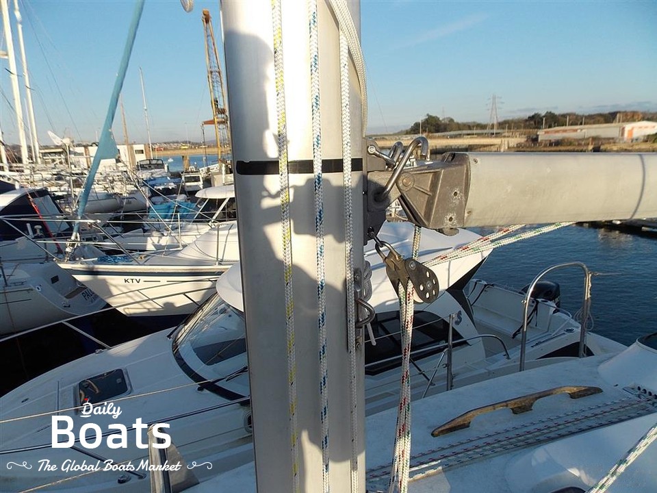 1992 Hunter Channel 32 for sale. View price, photos and Buy 1992 Hunter ...