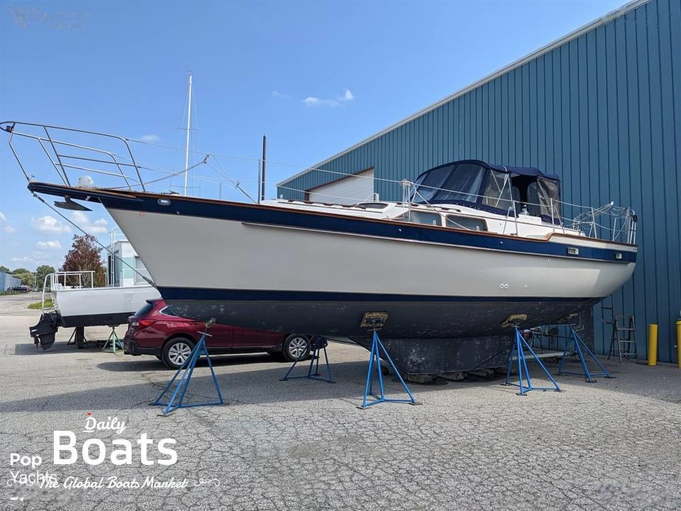 1986 Irwin 38 Center Cockpit Mark Ii Cutter for sale. View price ...