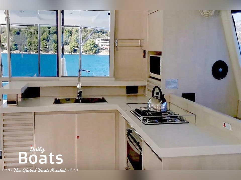 2015 Robertson And Caine Power Cat 51 for sale. View price, photos and ...