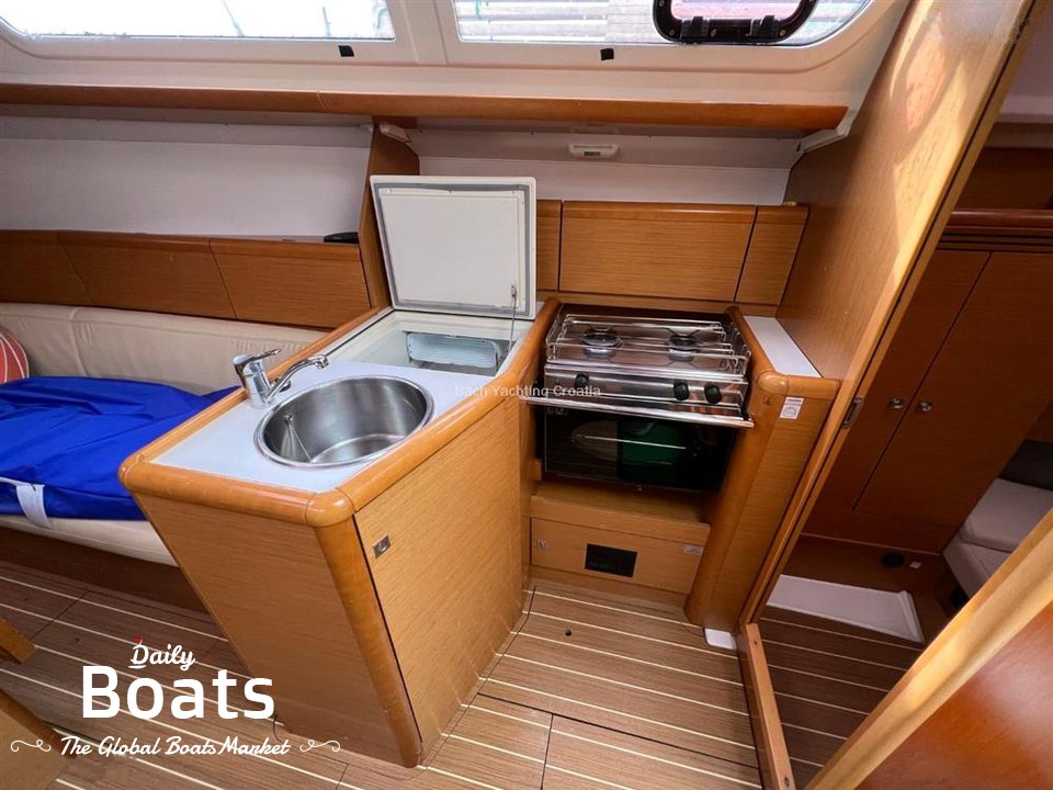 2011 Jeanneau Sun Odyssey 33 for sale. View price, photos and Buy 2011 ...