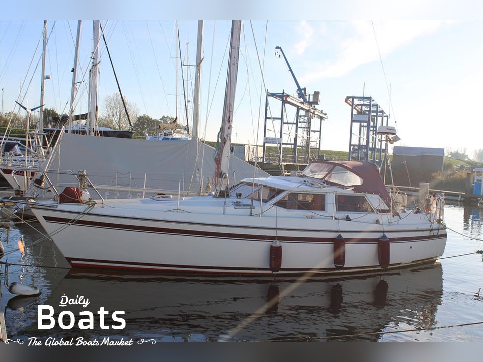 1990 Moody Eclipse 33 for sale. View price, photos and Buy 1990 Moody ...