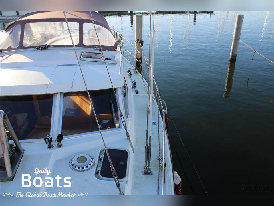 1990 Moody Eclipse 33 for sale. View price, photos and Buy 1990 Moody ...