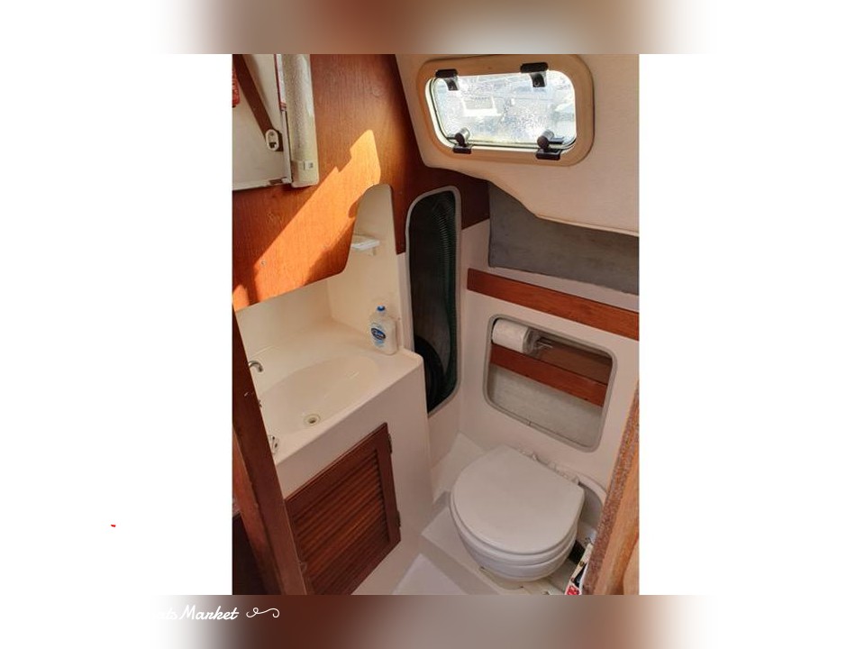 1989 Hunter Horizon 27 for sale. View price, photos and Buy 1989 Hunter ...