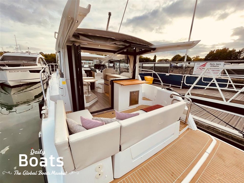 2022 Sealine C335 for sale. View price, photos and Buy 2022 Sealine ...