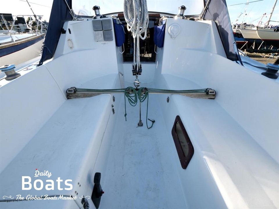 1991 Hunter Channel 32 for sale. View price, photos and Buy 1991 Hunter ...