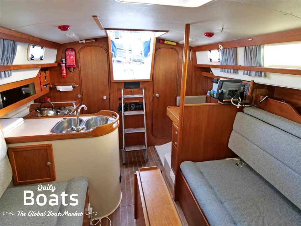 1991 Hunter Channel 32 for sale. View price, photos and Buy 1991 Hunter ...