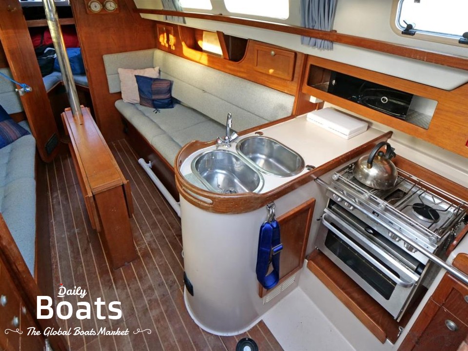 1991 Hunter Channel 32 for sale. View price, photos and Buy 1991 Hunter ...