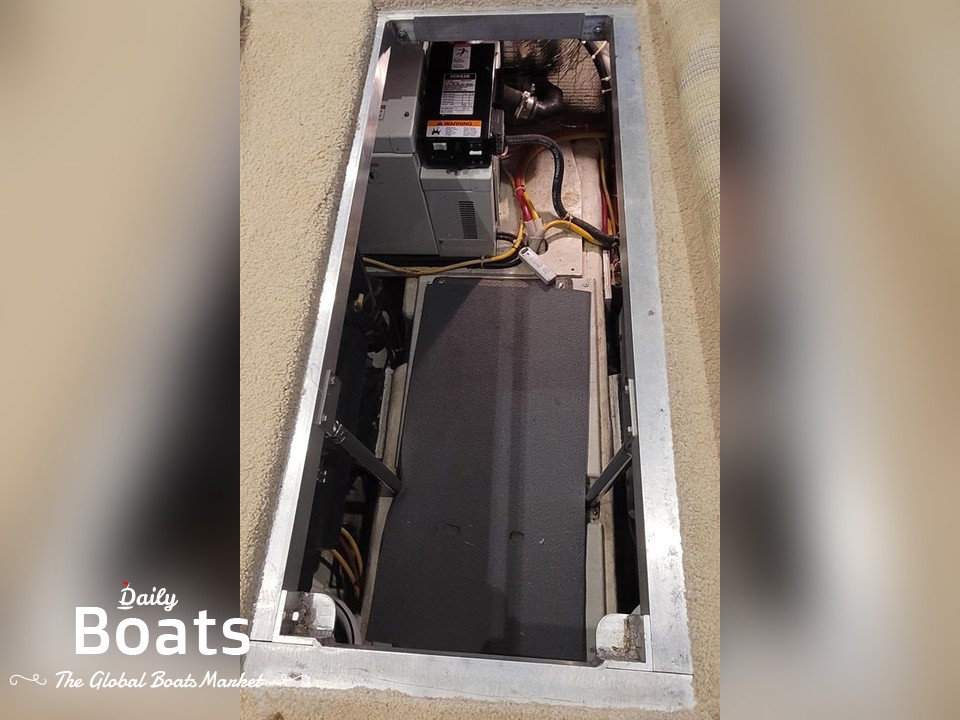 2005 Carver Yachts 410 Cockpit Motor for sale. View price, photos and ...