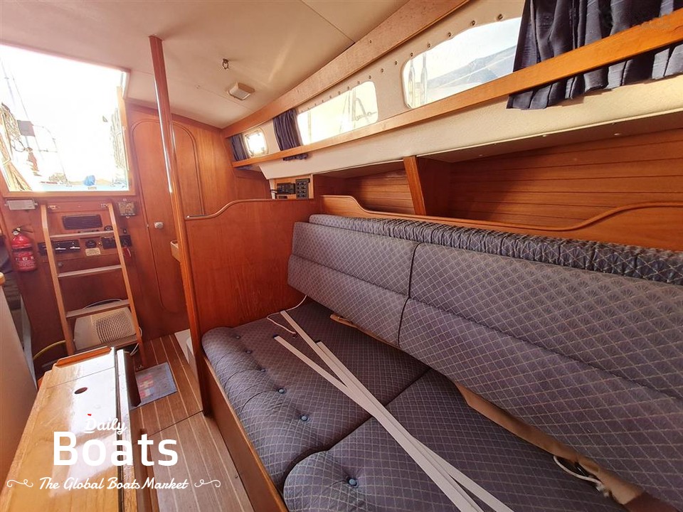 1997 Hunter Channel 323 for sale. View price, photos and Buy 1997 ...