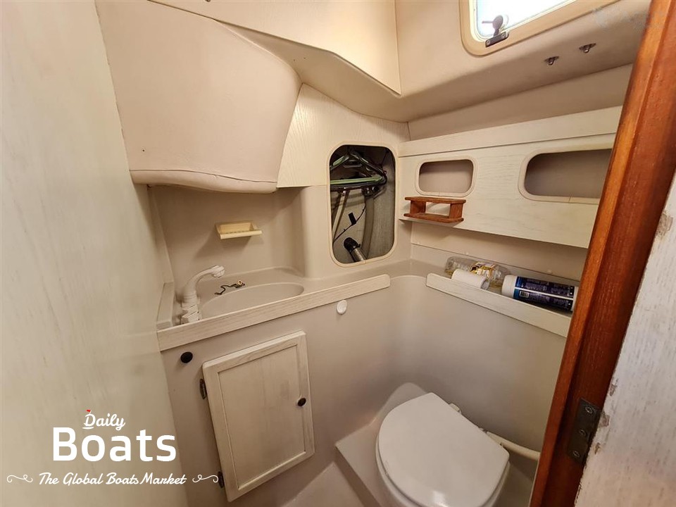 1997 Hunter Channel 323 for sale. View price, photos and Buy 1997 ...