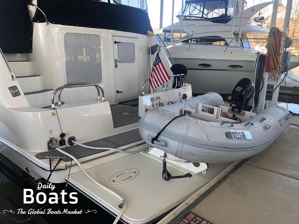 2006 Carver Yachts 430 Cockpit Motor for sale. View price, photos and ...