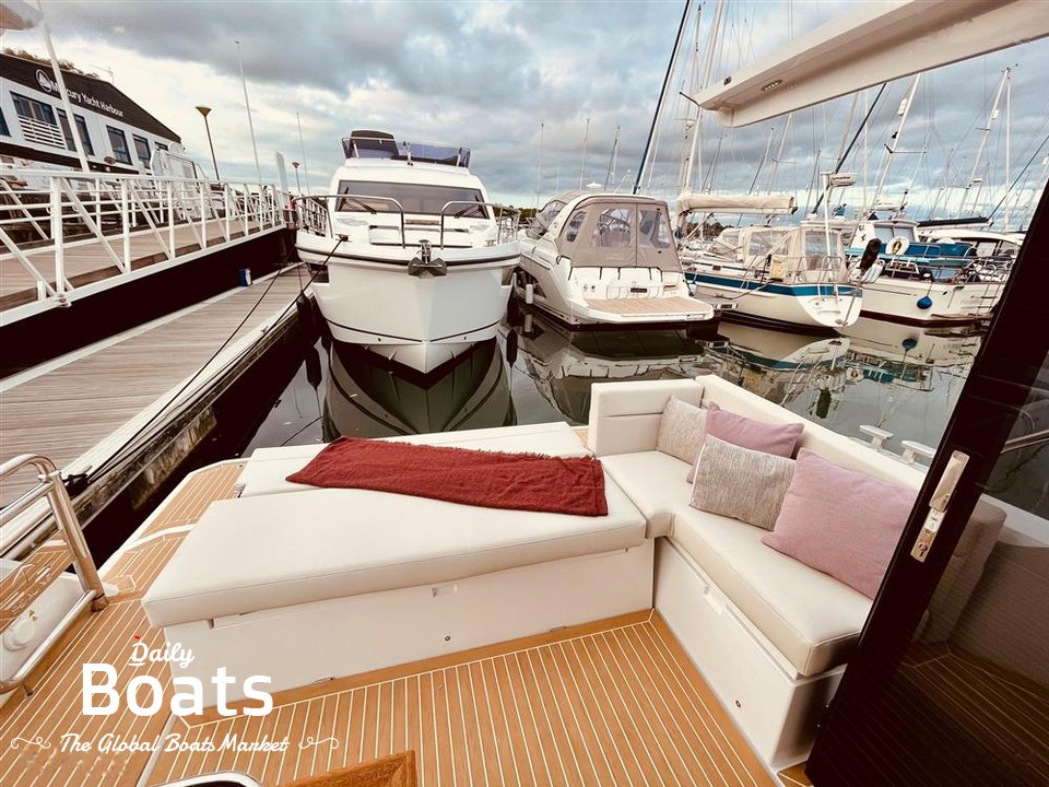 2022 Sealine C335 for sale. View price, photos and Buy 2022 Sealine ...