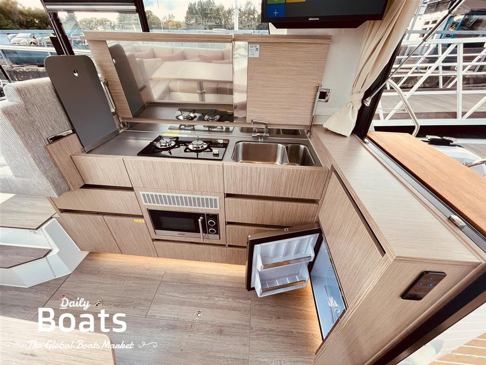2022 Sealine C335 for sale. View price, photos and Buy 2022 Sealine ...