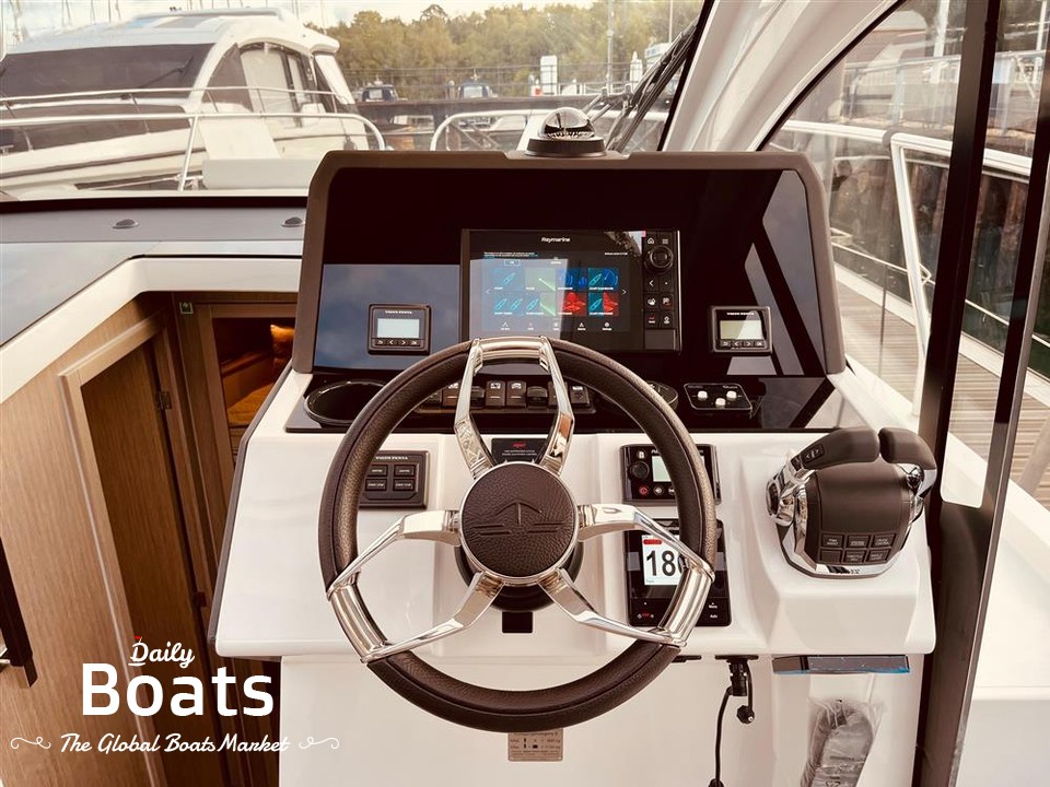 2022 Sealine C335 for sale. View price, photos and Buy 2022 Sealine ...