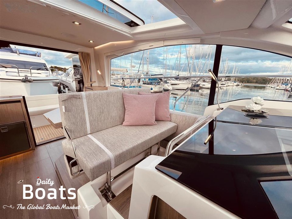 2022 Sealine C335 for sale. View price, photos and Buy 2022 Sealine ...