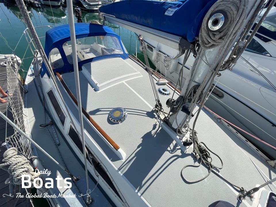 1982 Moody 27 for sale. View price, photos and Buy 1982 Moody 27 #407556